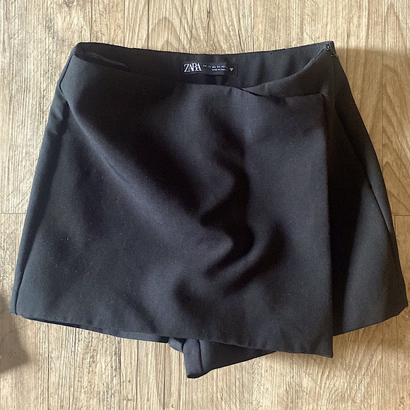Zara | Skirts | Zara Short Skirt | Poshmark